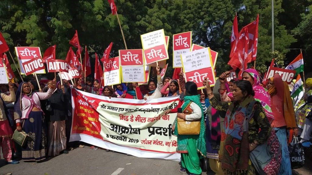 Hundreds of thousands of midday meal workers protest in India demanding ...
