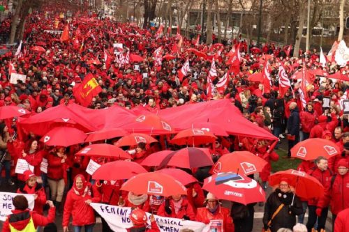 Tens of thousands of Belgian workers march to defend social security ... Tens of thousands of Belgian workers march to defend social security ...