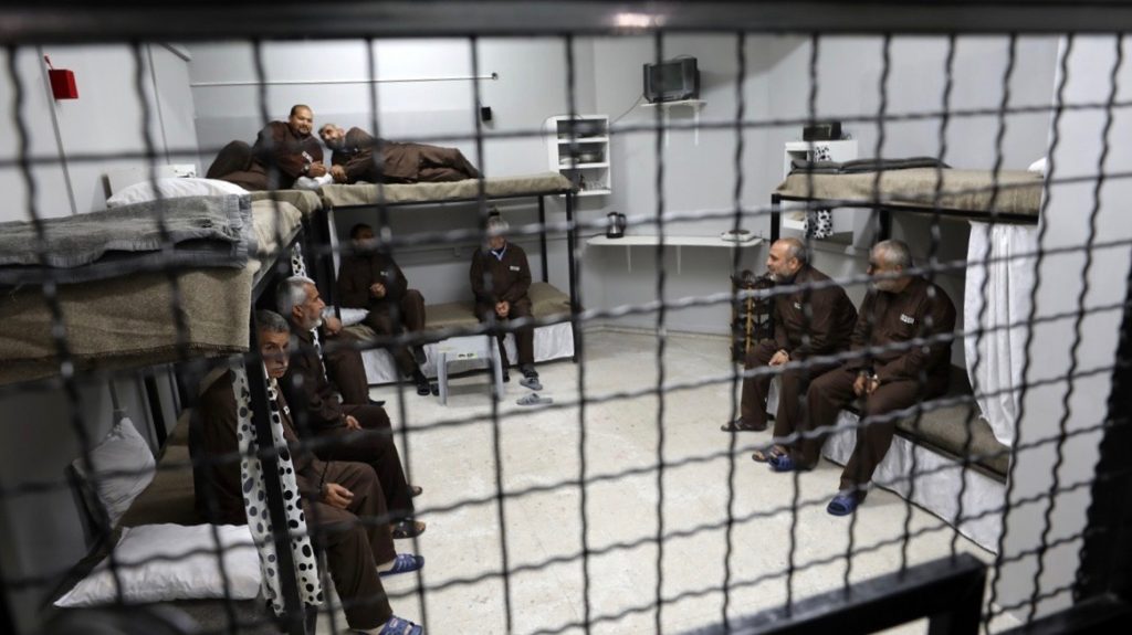 17 Palestinians on hunger strike against administrative detention ...