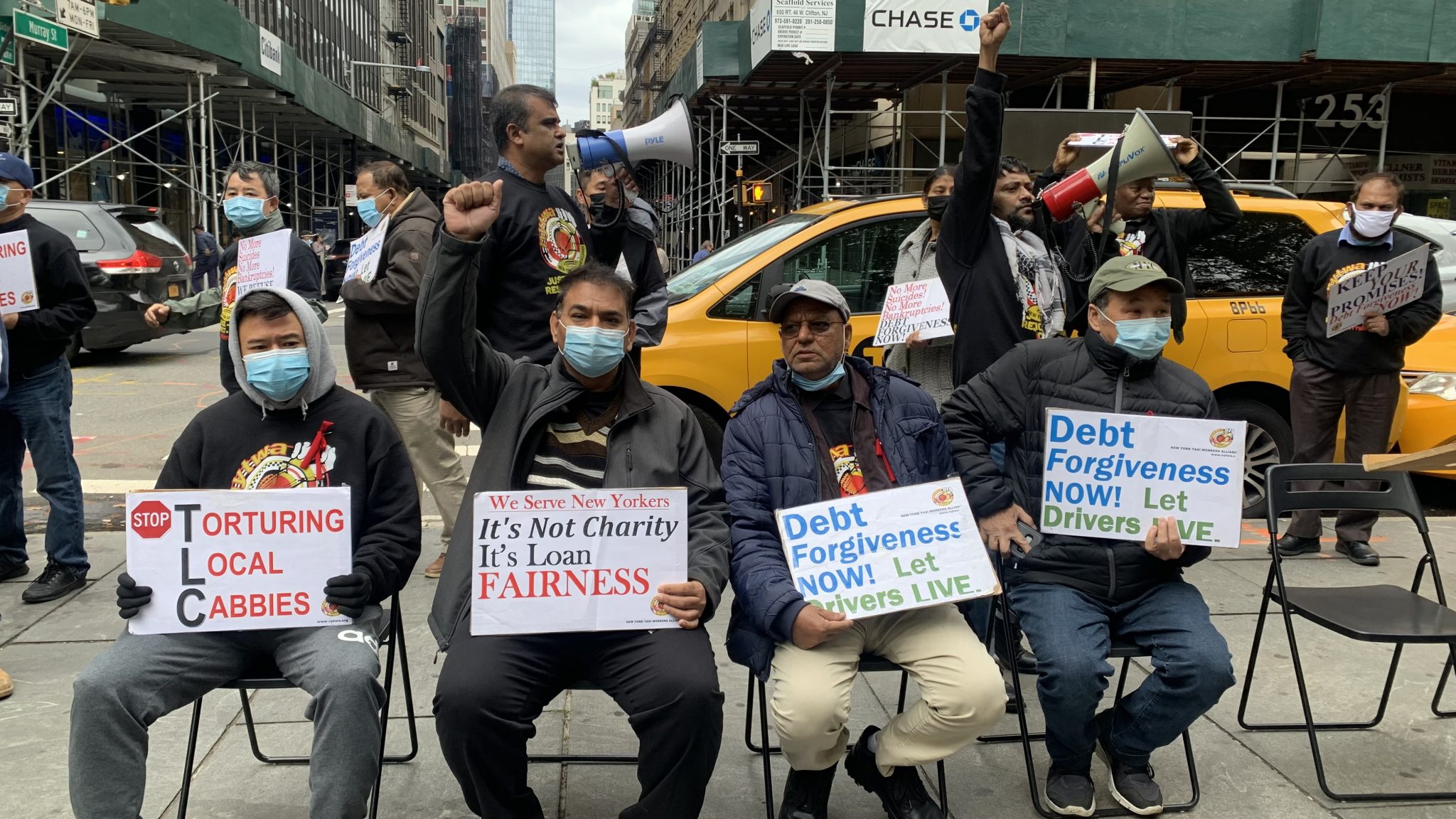 Amid overwhelming debt and despair, NYC’s yellow cab drivers begin ...