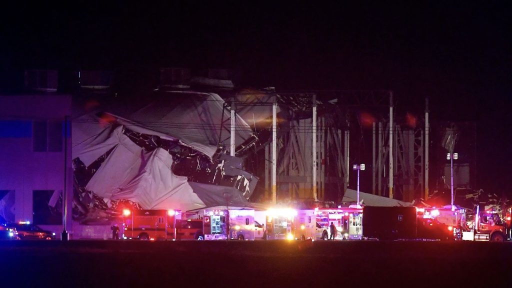 Six workers killed in Amazon warehouse collapse : Peoples Dispatch