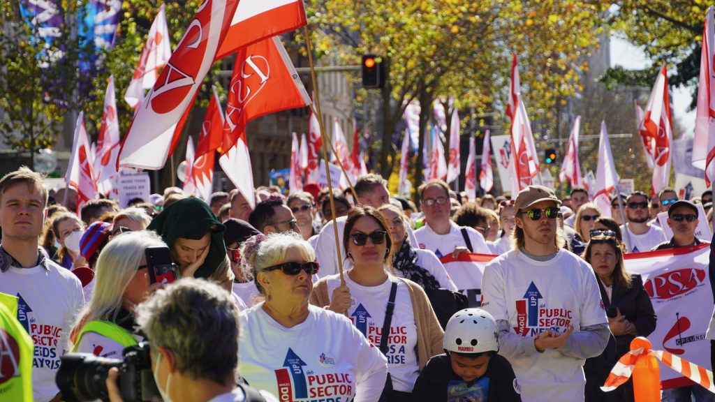Thousands of Australian public service workers go on day-long strike ...