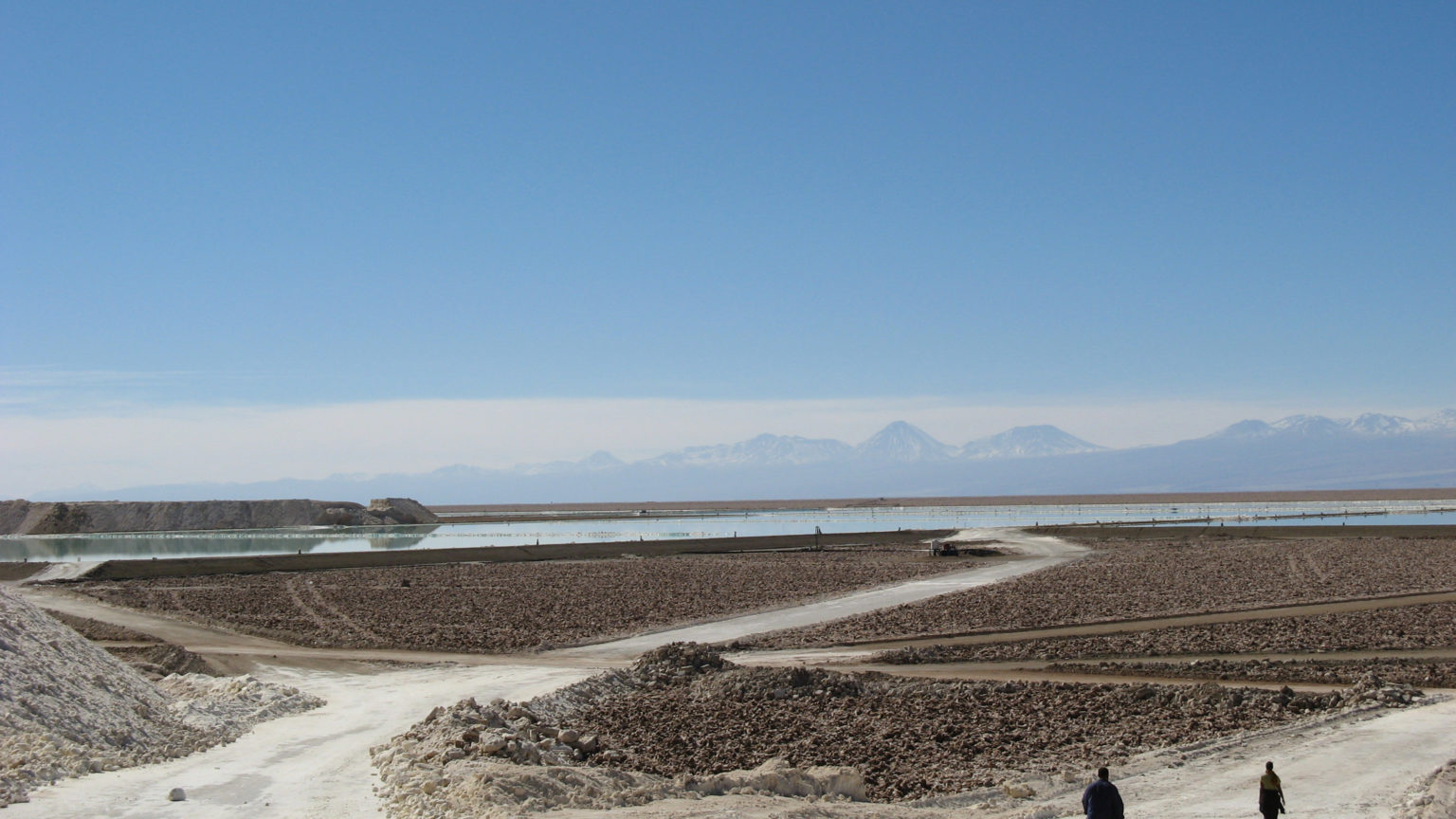 Chile’s lithium provides profit to the billionaires but exhausts the ...