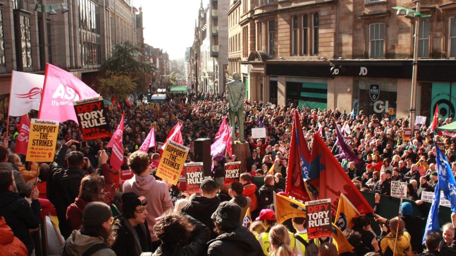 British Trade unions and leftist organizations hold massive ...