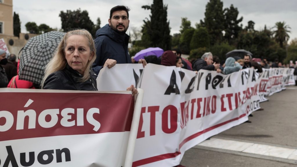 Health workers in Greece protest casualization of doctors in public ...