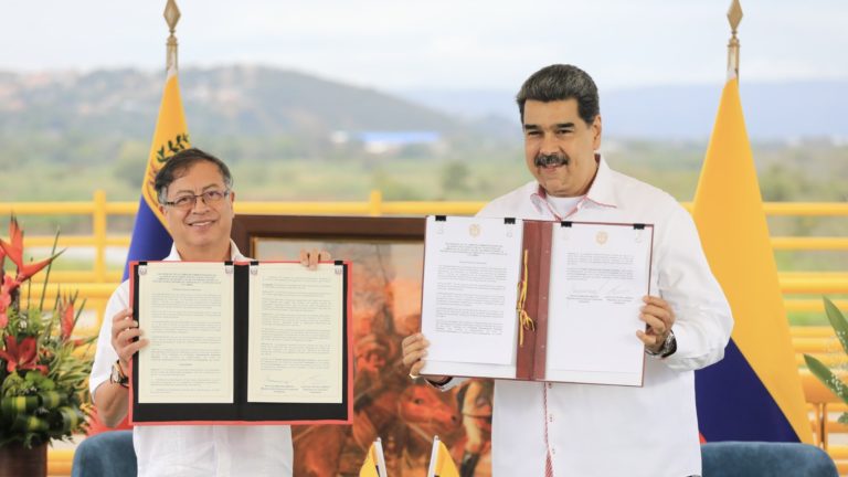 Presidents of Colombia and Venezuela meet at the border, sign new trade ...