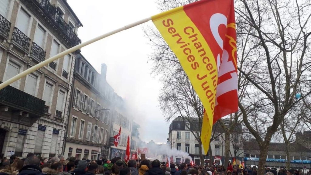 Protesting pension reforms, French working class shuts down the country ...