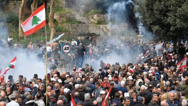 Lebanese protesters demand solutions to the country’s prolonged ...