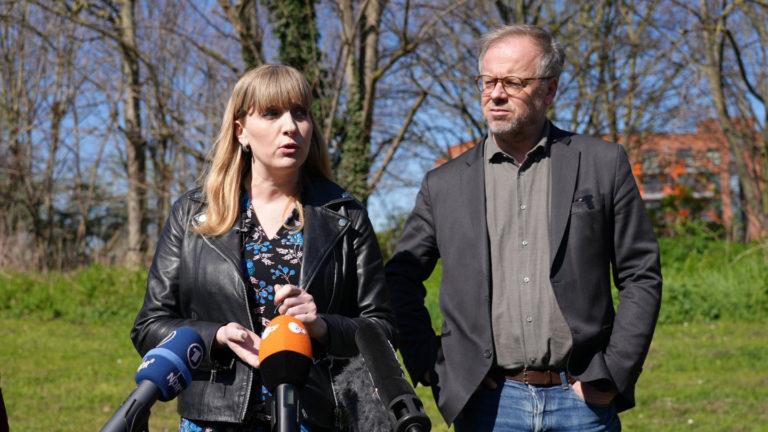 Reporters Without Borders barred from visiting Julian Assange : Peoples ...