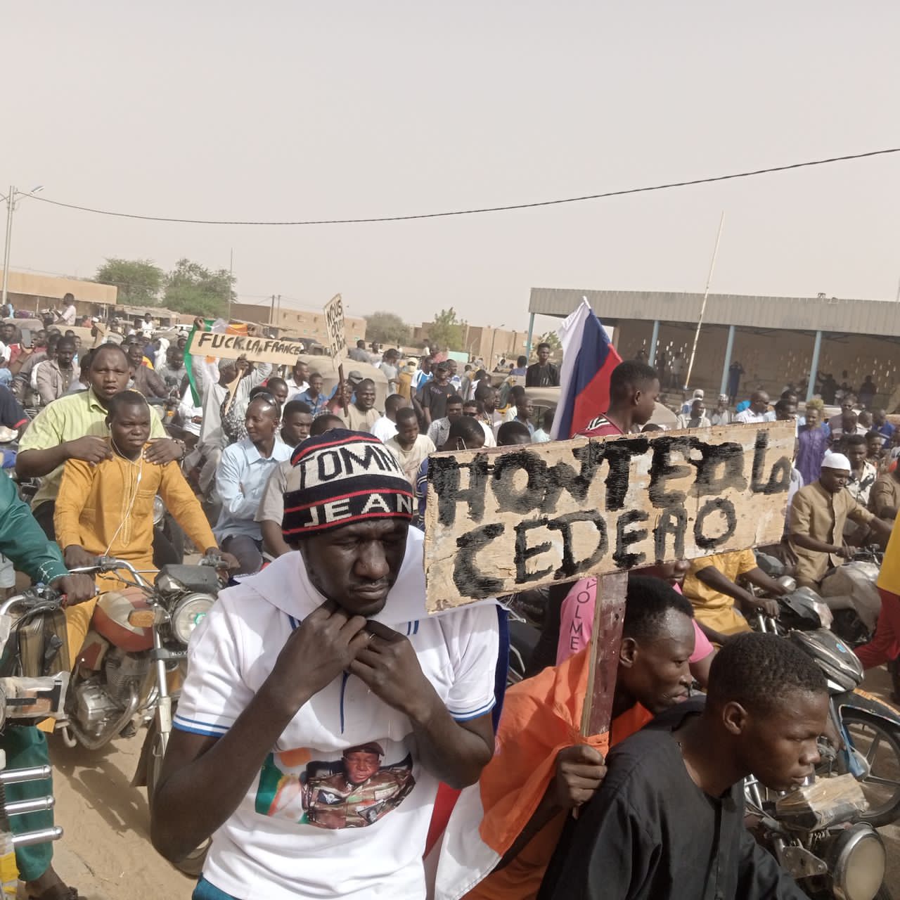 Mass rally in Niamey backs Niger’s military leaders as ECOWAS-led ...