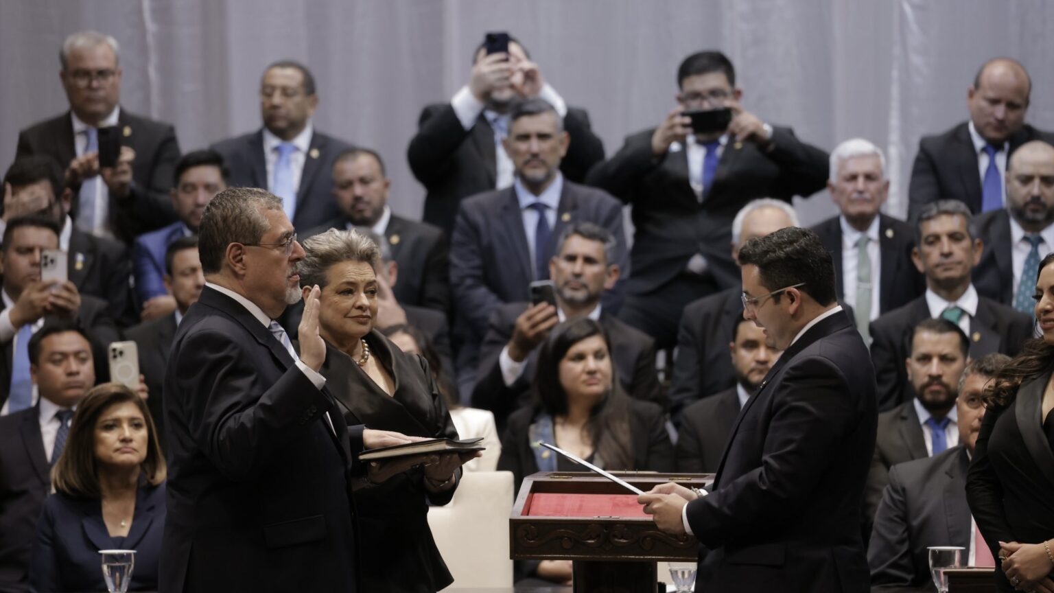 After threat of coup and nine hours of delay, the president of ...