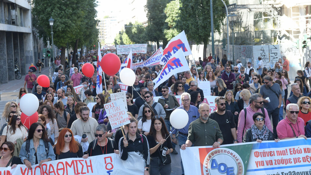 Workers in Greece mobilize against austerity, announce general strike ...