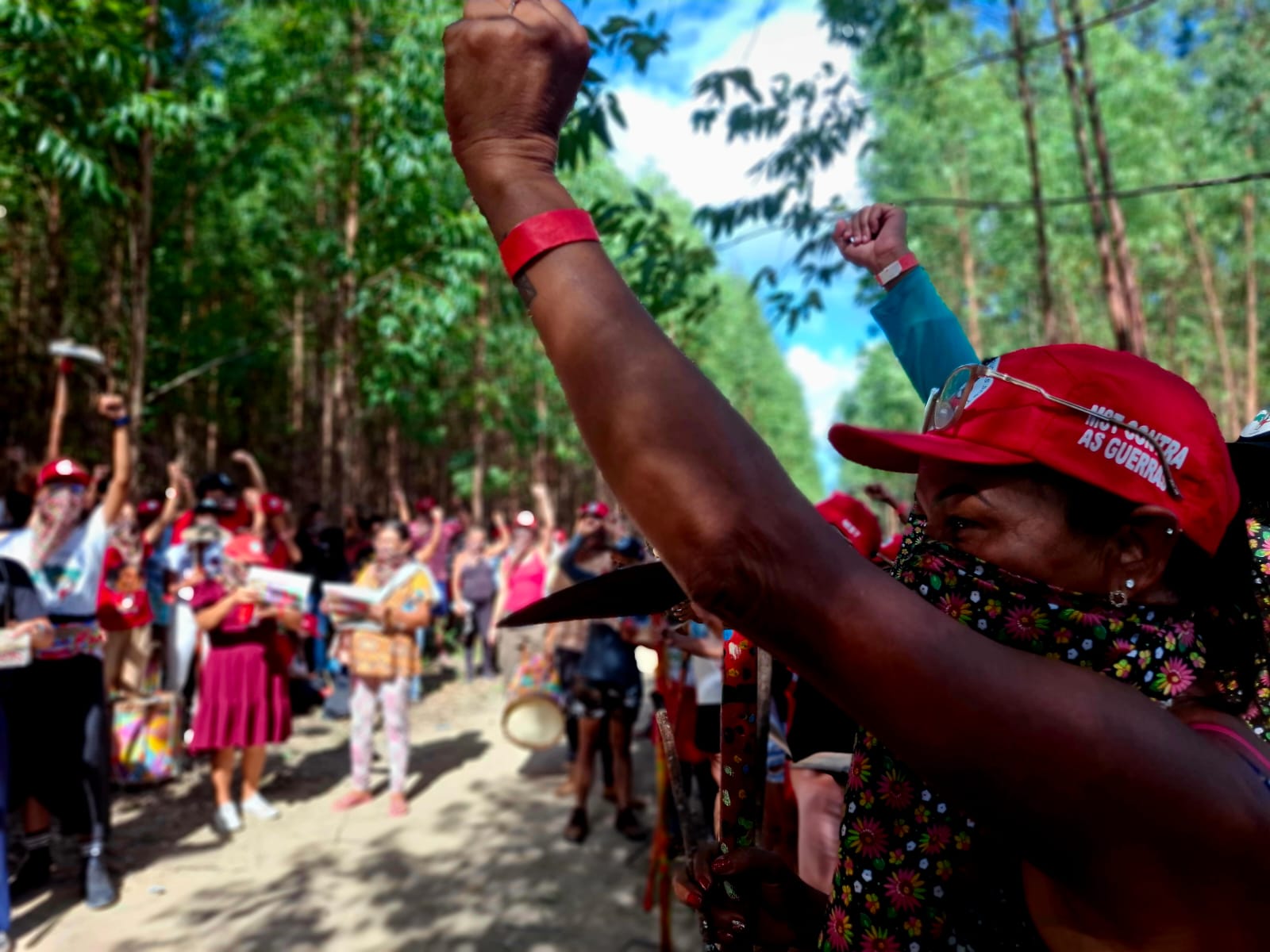 Women of MST increase pressure on the Brazilian government to advance ...