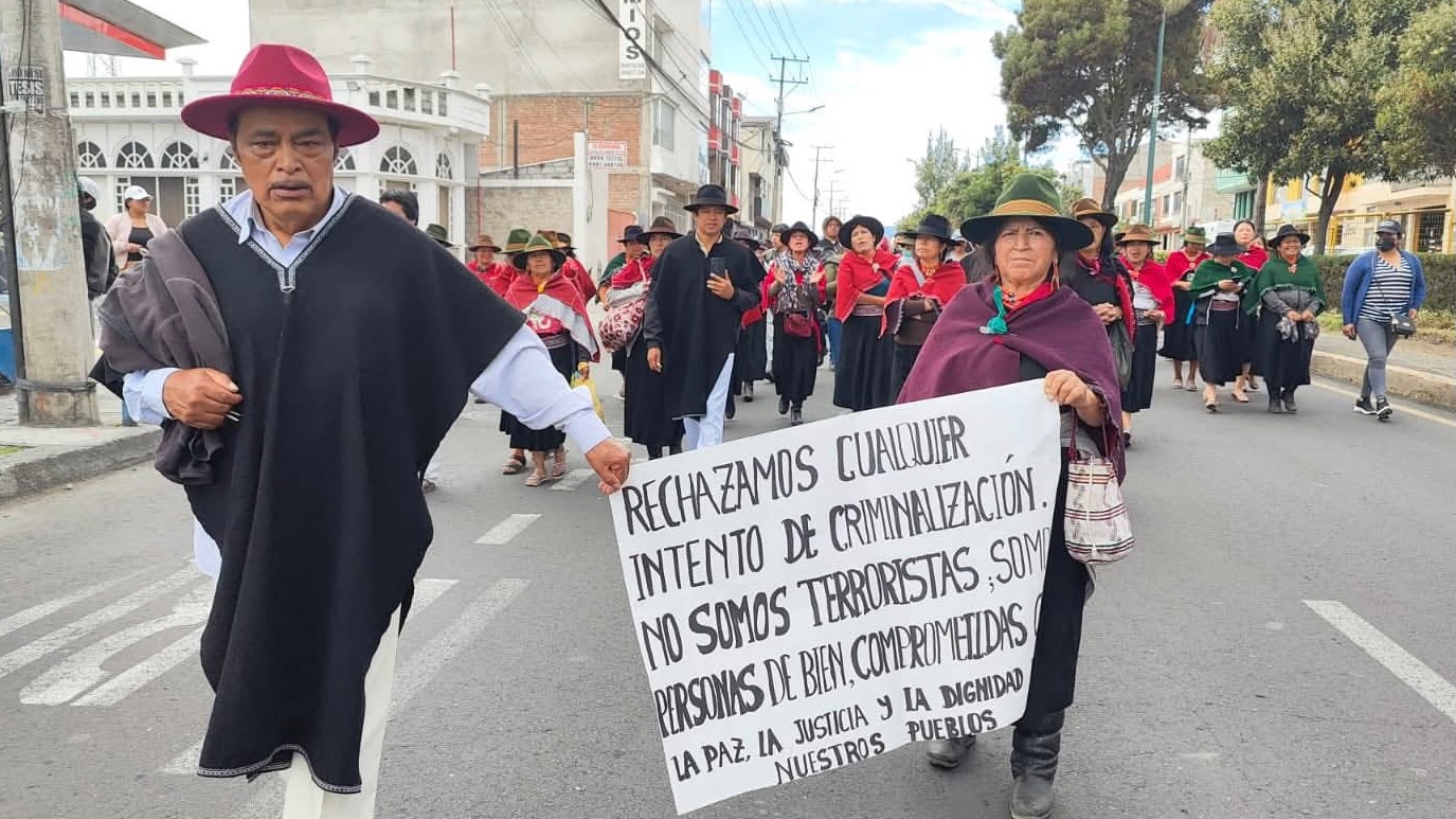 One dead and nearly 100 arrested amid heavy repression of protests in ...