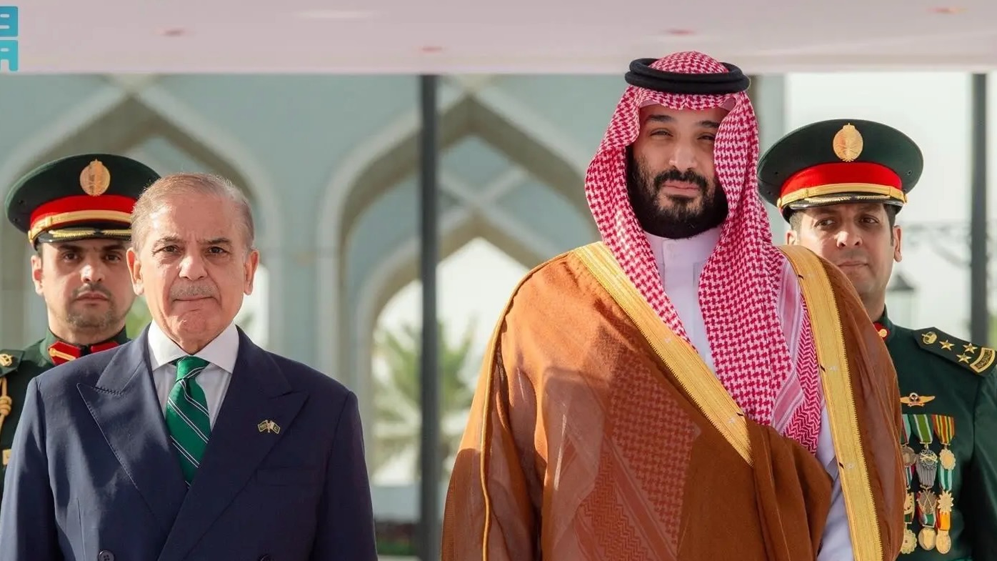 Pakistan and Saudi Arabia sign landmark defense agreement in a step ...