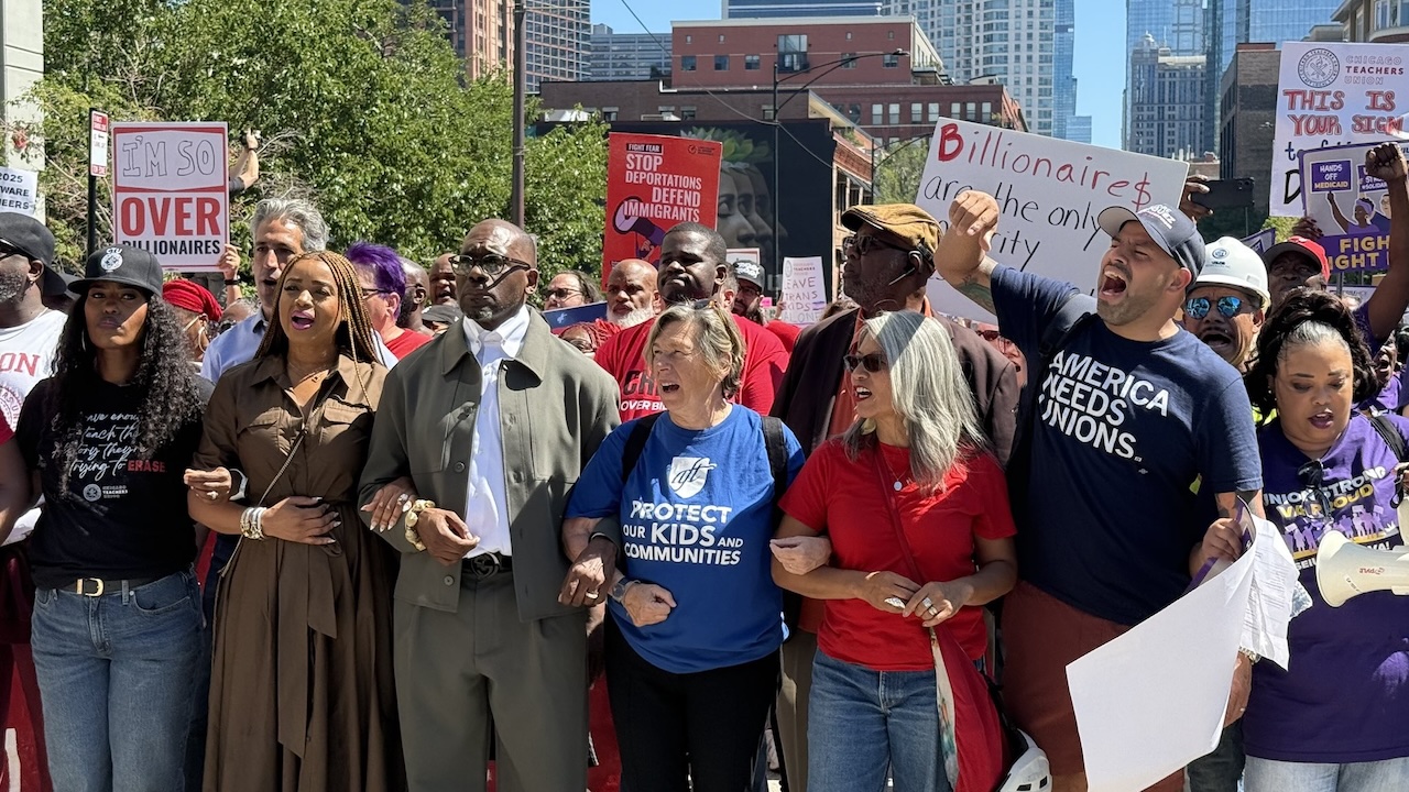 Chicago residents brace for Trump deployment of federal forces ...