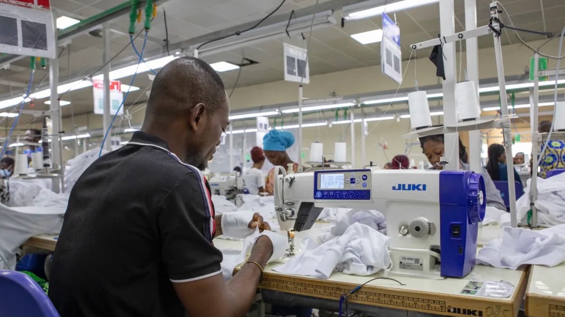 Workers locked inside Benin’s largest cotton factory denounce "fake ...