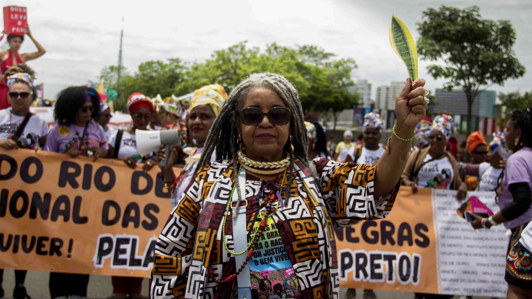 Over 300,000 marched in the Black Women's March in Brasília for ...