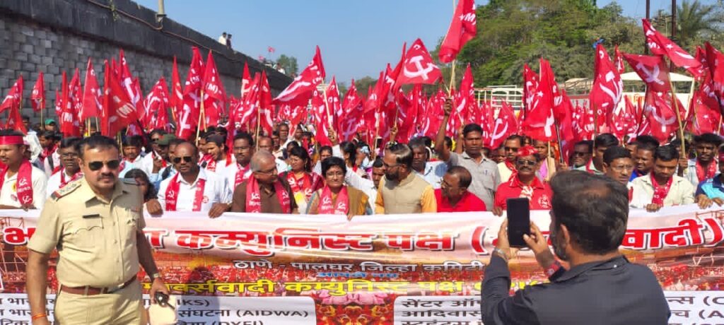 Thousands of Indian farmers start a long march to press for land rights ...