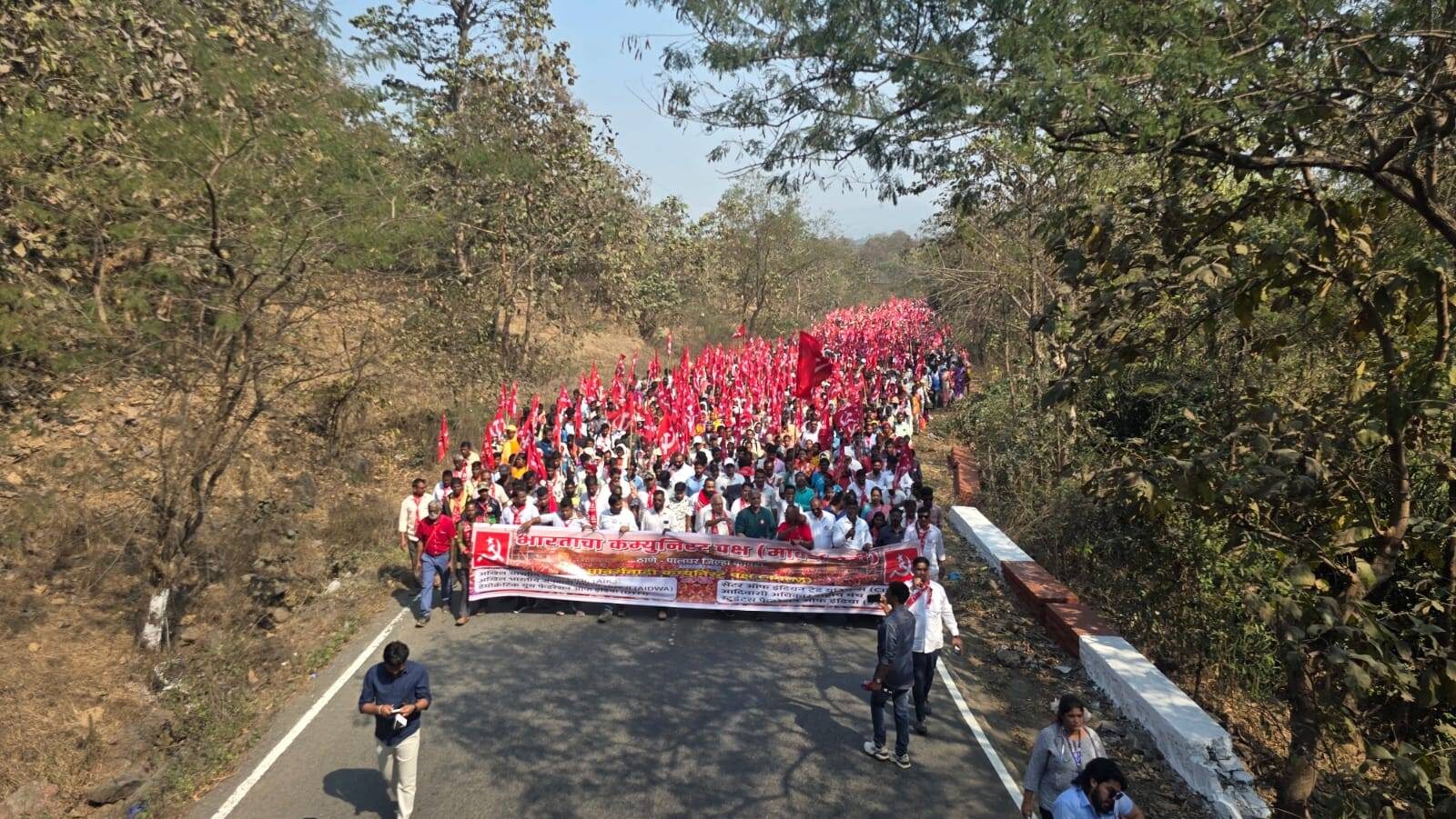 Thousands of Indian farmers start a long march to press for land rights ...